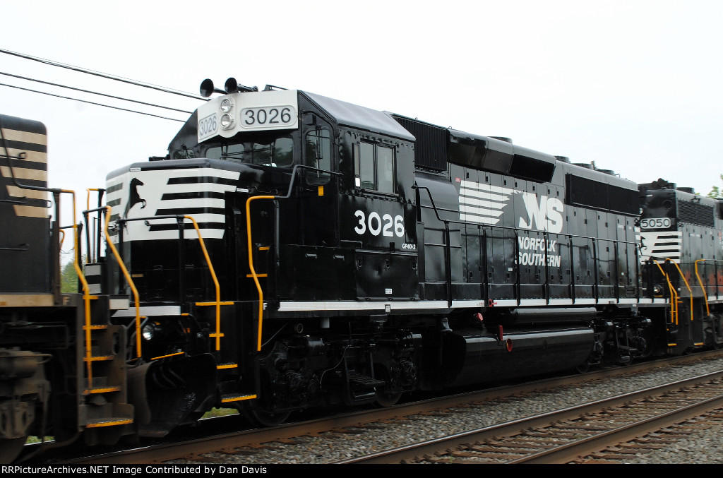 NS GP40-2 3026 on 38G